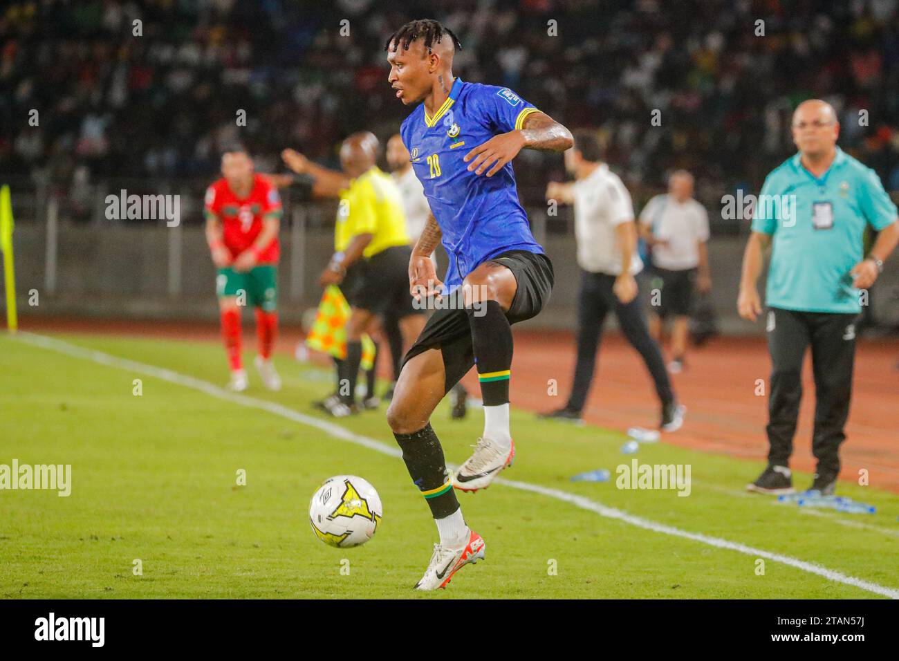 DAR es SALAAM, TANSANIA - 21. NOVEMBER: Novatus Miroshi aus Tansania ...