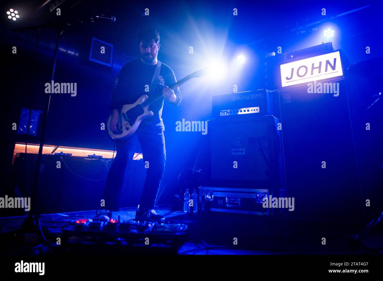 Edinburgh, Schottland. Samstag, 2. Dezember 2023. Das Duo JOHN aus ...