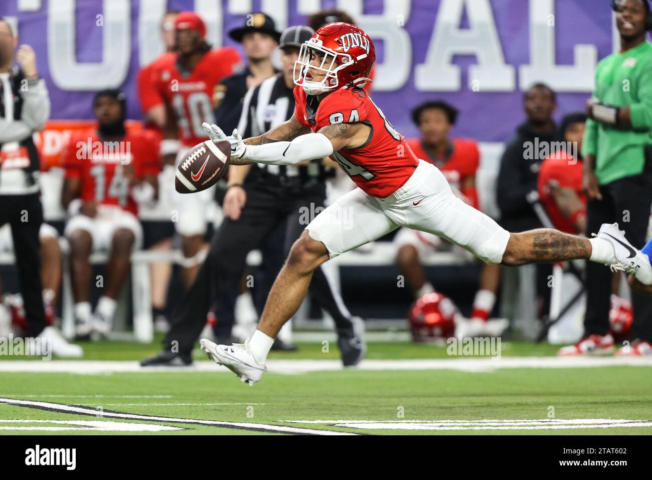 2. Dezember 2023: Der 84-jährige UNLV Rebels Wide Receiver Corey ...