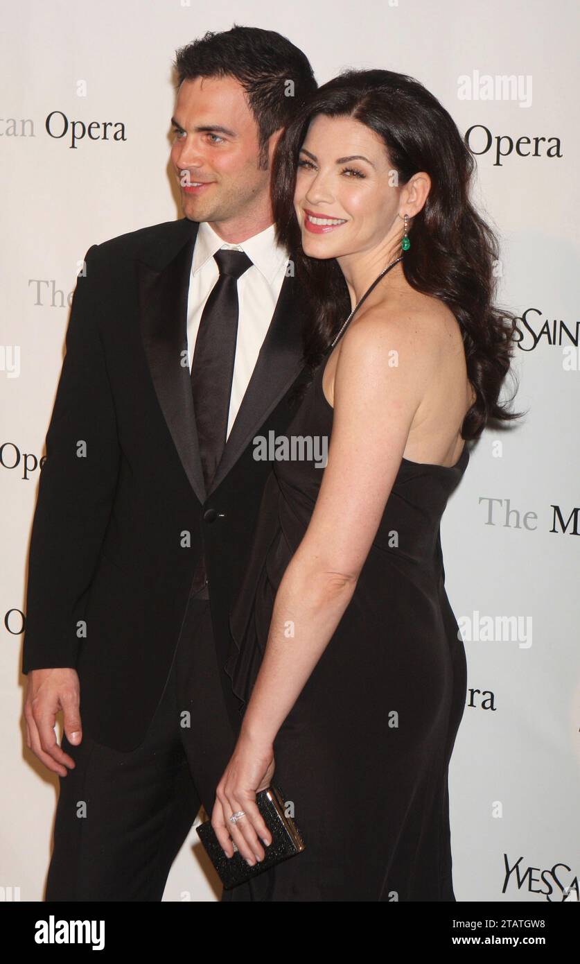 Julianna Margulies und Ehemann Keith Lieberthal nehmen am 12. April 2010 an der Galapremiere von ...