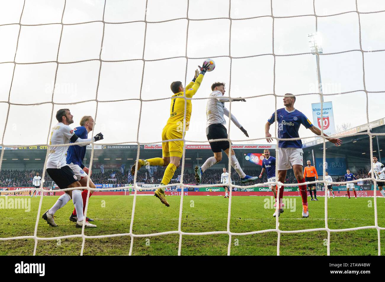 Kiel, Deutschland. Dezember 2023. Timon Weiner (Holstein Kiel, #01 ...