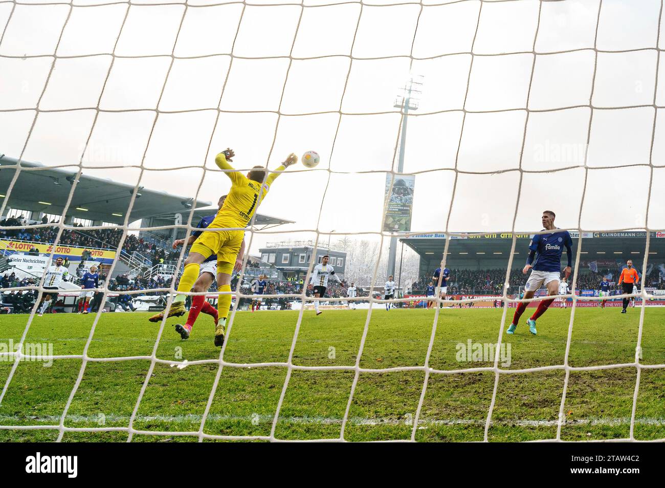 Kiel, Deutschland. Dezember 2023. Timon Weiner (Holstein Kiel, #01 ...