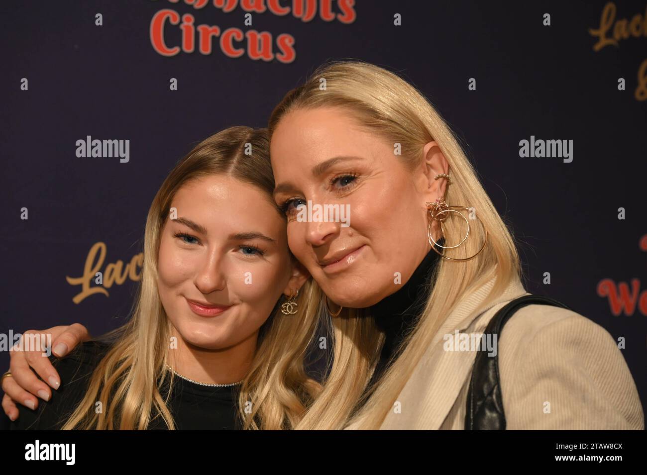 Schauspielerin Janine Kunze und ihre Tochter Lola Budach kommt zur ...