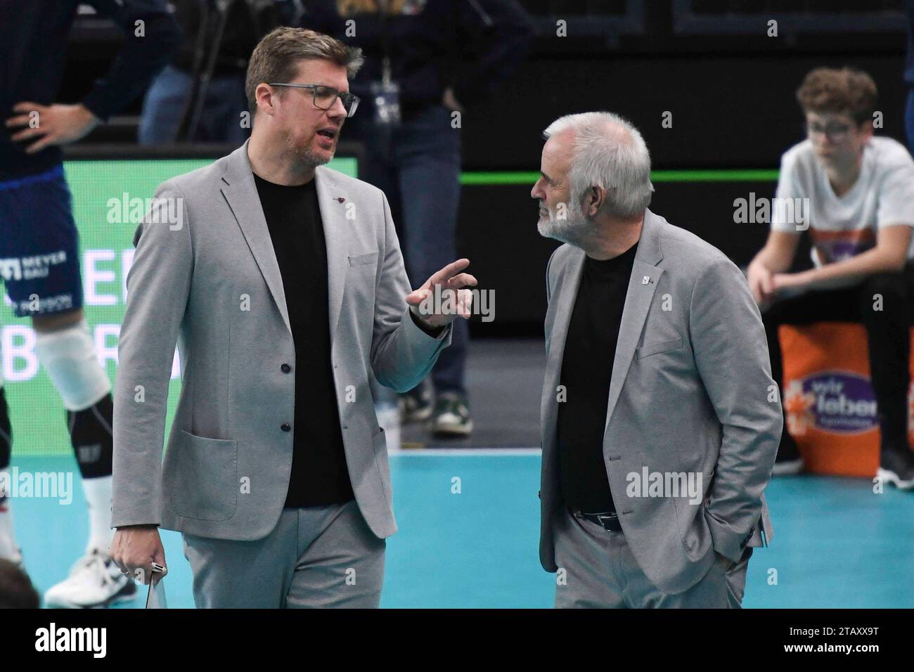 04.12.2023, LKH Arena, Lüneburg, GER; 1. VBL, SVG Lüneburg vs FT 1844 Freiburg, im Bild Trainer ...