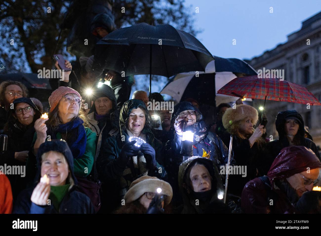 Hinterbliebene israelische und palästinensische Familien schließen sich ...