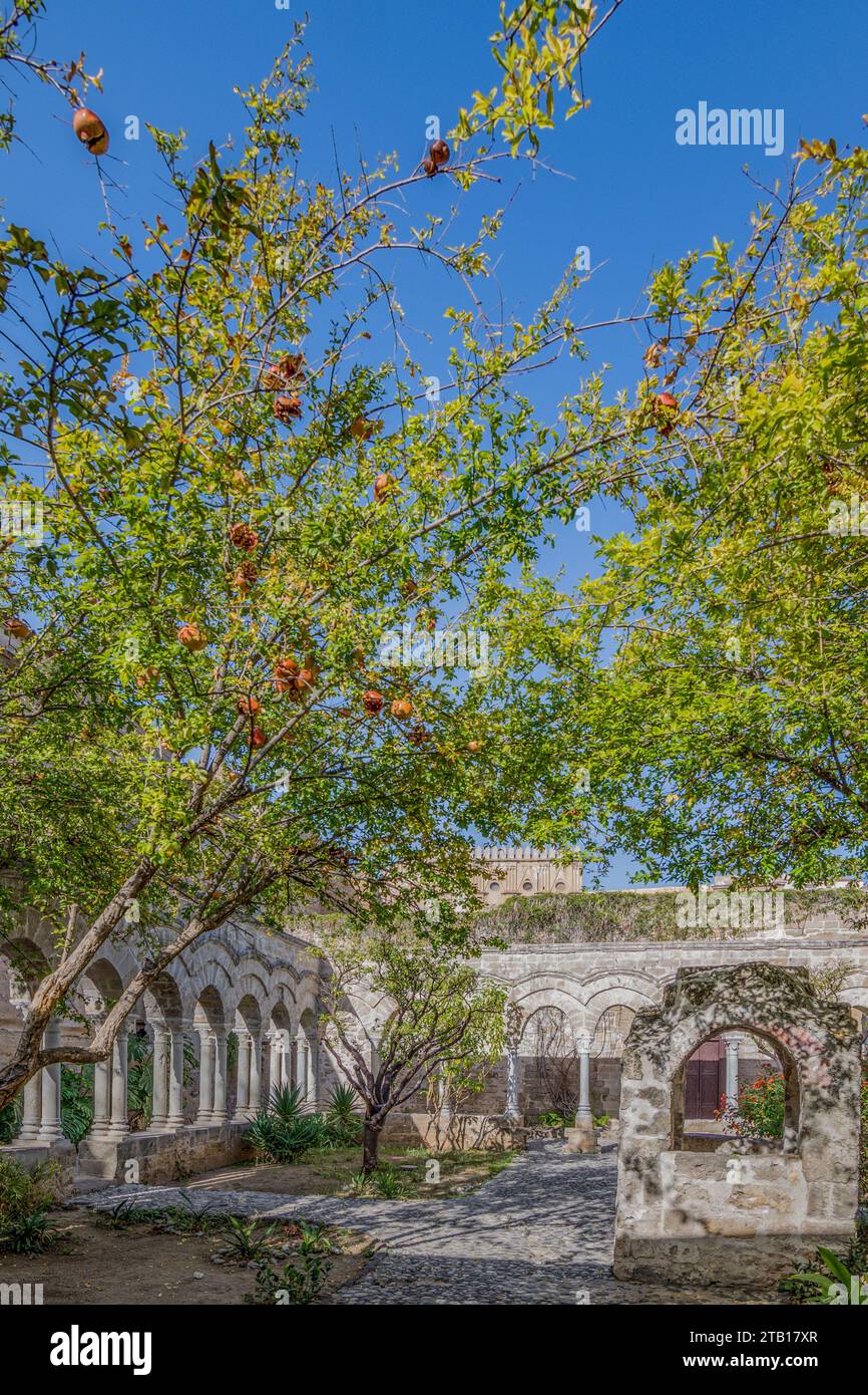 Kreuzgang der kirche san giovanni degli eremiti -Fotos und ...