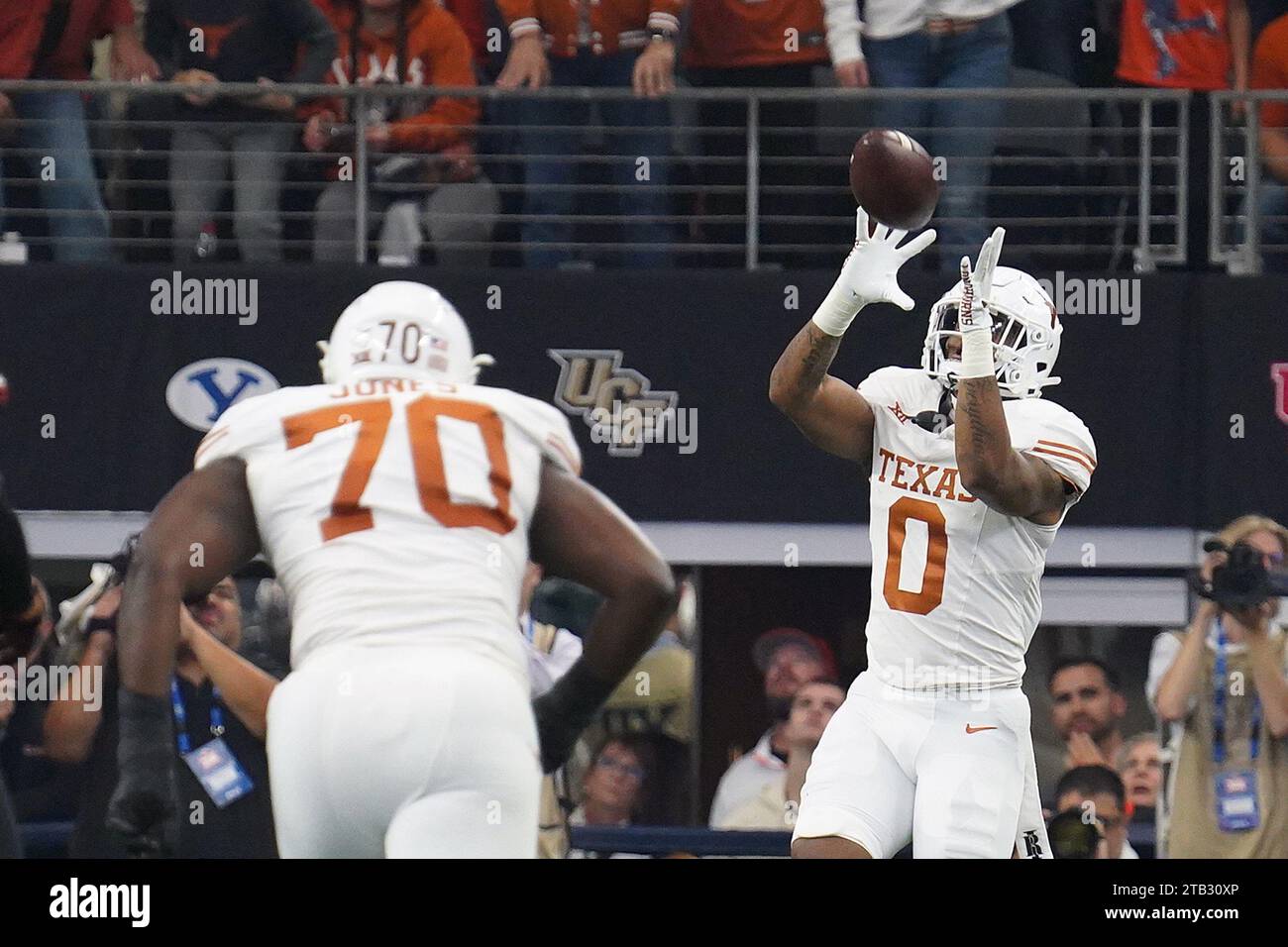 2. Dezember 2023: Texas Longhorns Tight End Ja'Tavion Sanders fängt den Ball während des Spiels ...