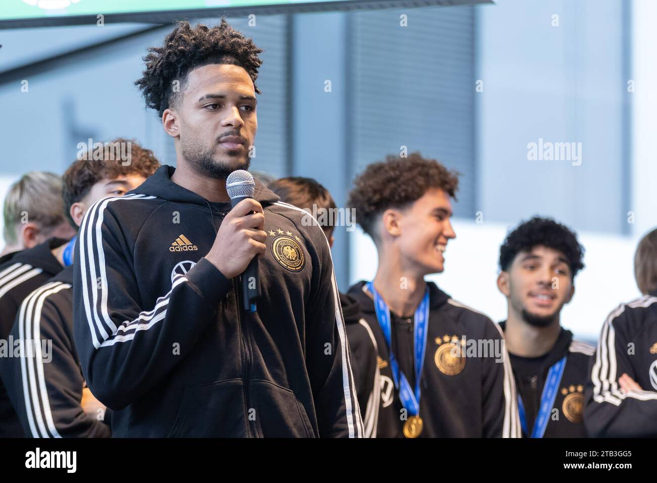 04. Dezember 2023, Hessen, Frankfurt/Main: Fußball: Empfang für U17-Fußballer, nach der WM wird ...