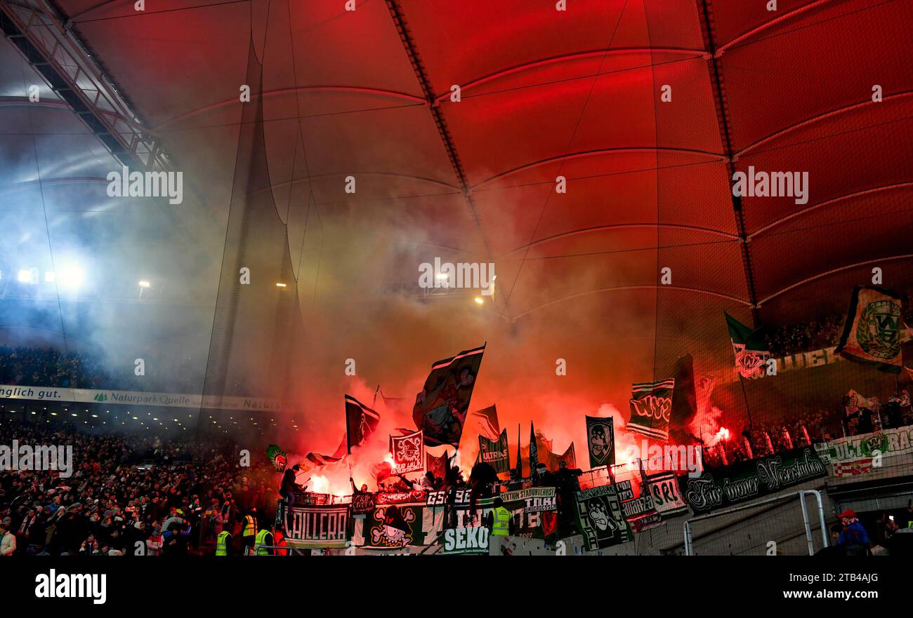 Pyro bengalos -Fotos und -Bildmaterial in hoher Auflösung – Alamy