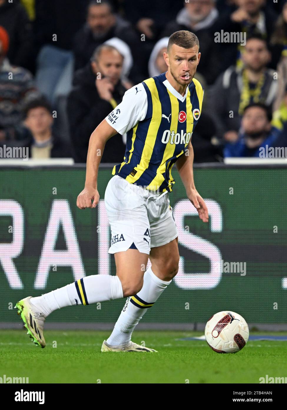 ISTANBUL: Edin Dzeko von Fenerbahce SK während des türkischen Superlig ...