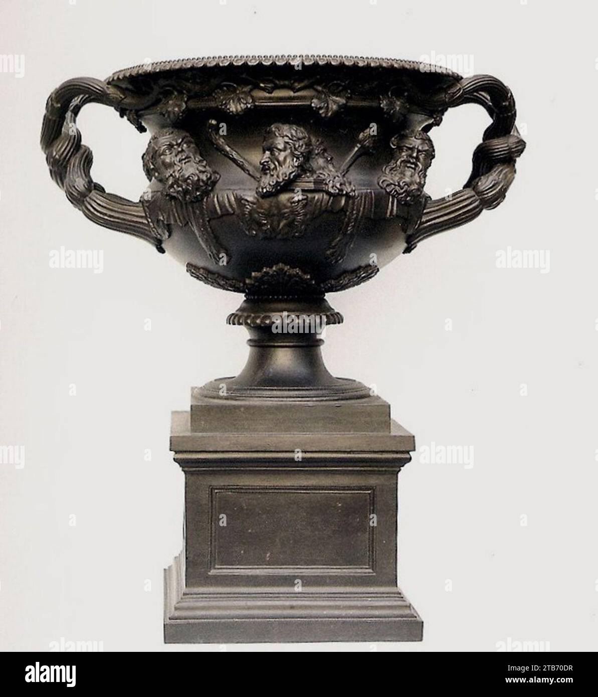 Warwick vase -Fotos und -Bildmaterial in hoher Auflösung – Alamy