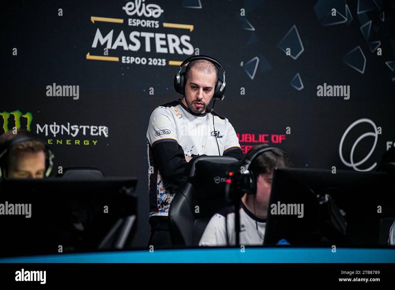 ESPOO, FINNLAND - 1. DEZEMBER: Trainer Ashley 'Ash' Battye von ...