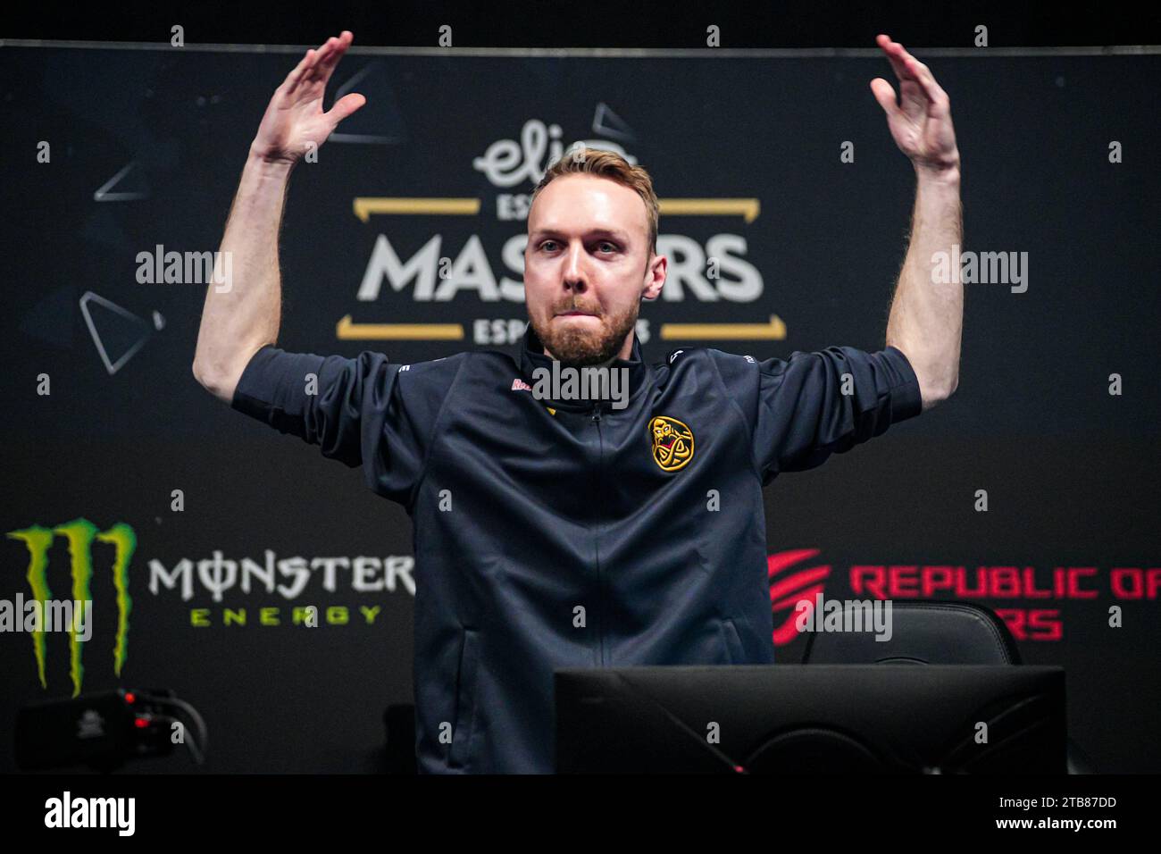 ESPOO, FINNLAND - 1. DEZEMBER: Lukas 'gla1ve' Rossander von ENCE feiert ...