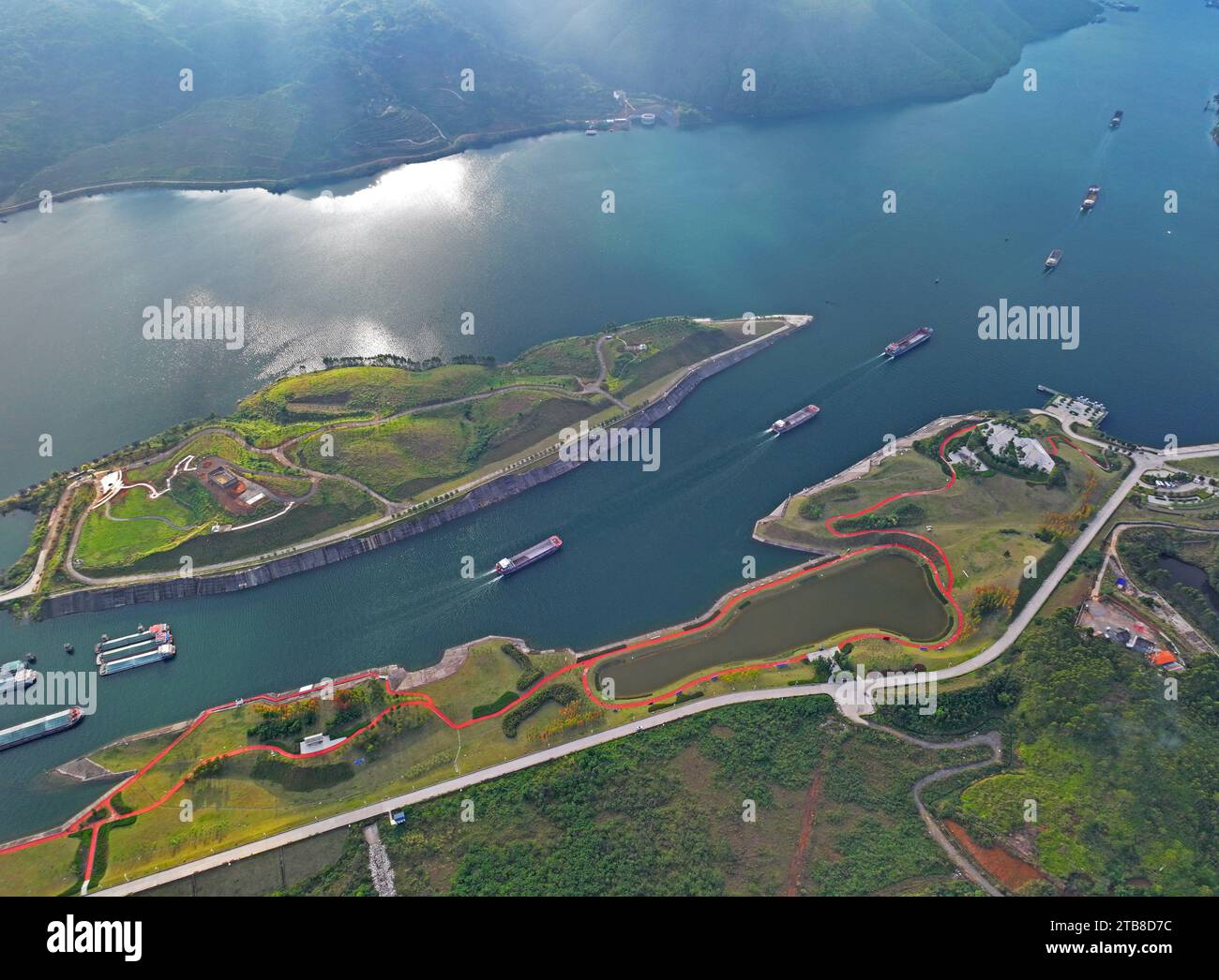 (231205) -- GUIPING, 5. Dezember 2023 (Xinhua) -- dieses Luftbild ...