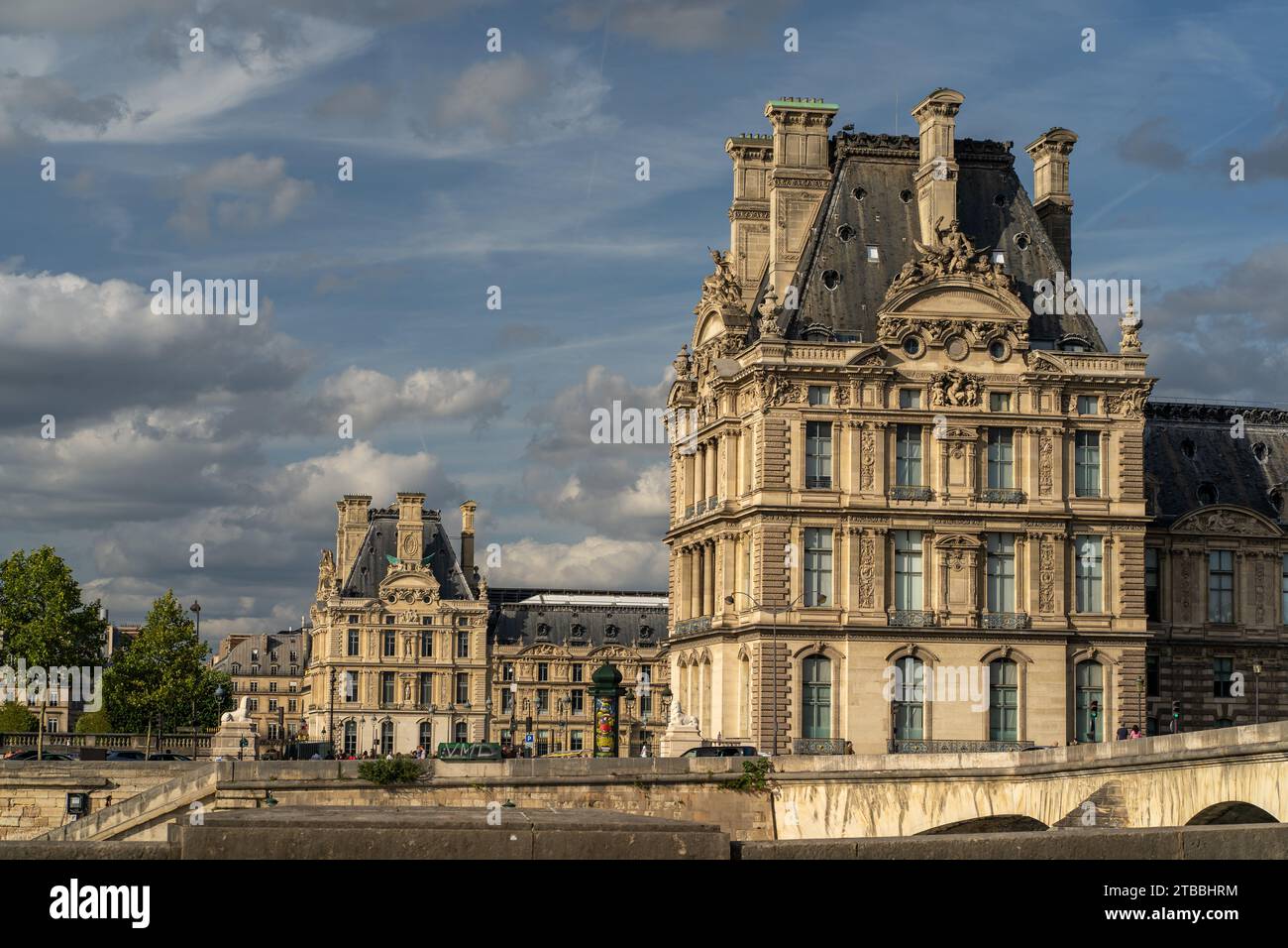 Louvre palace e tuileries garden paris -Fotos und -Bildmaterial in ...