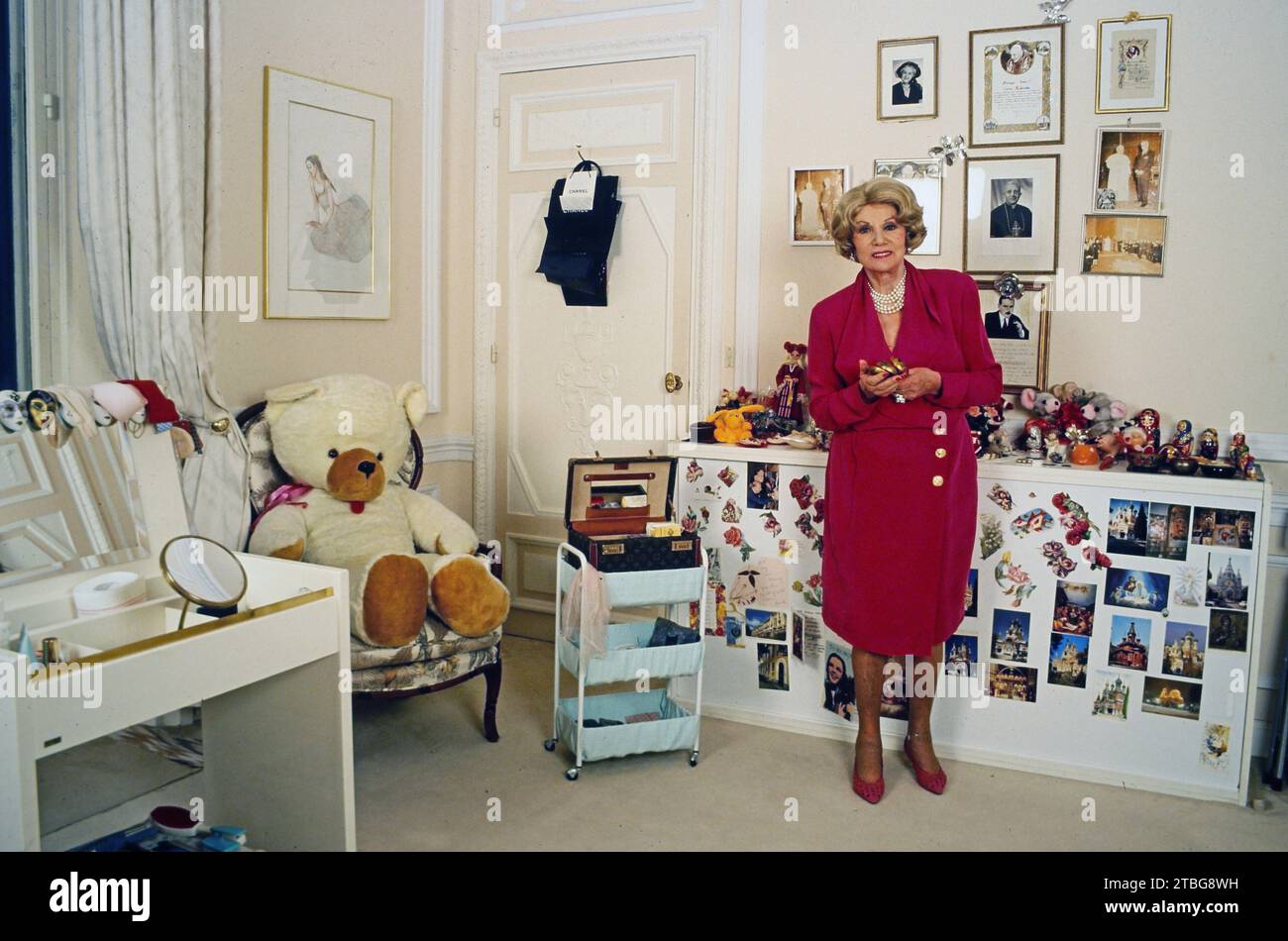 Vera Kalman, ehemalige Filmschauspielerin und Autorin, in einer ...