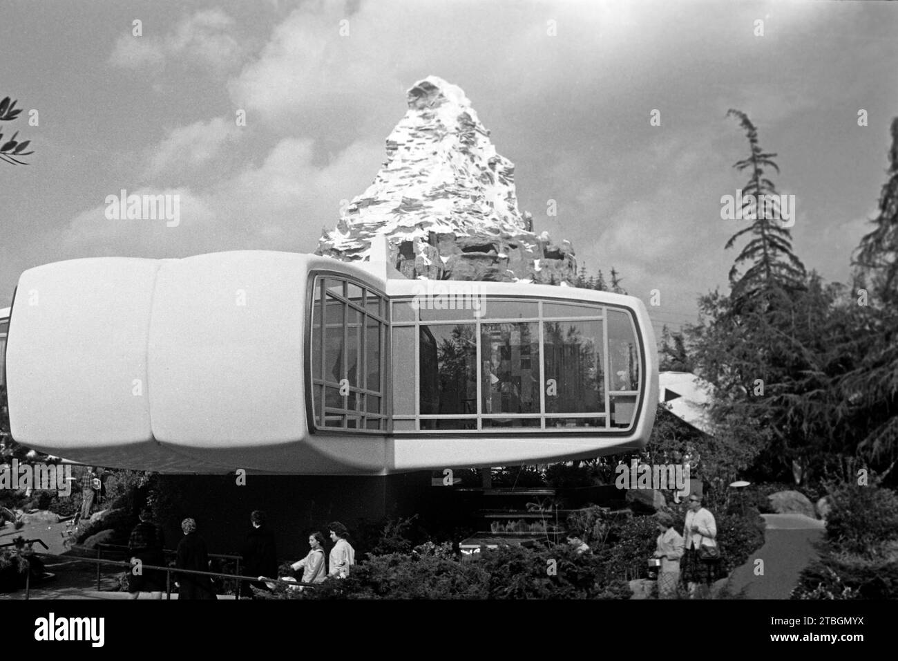 Das sich um seine Achse drehende Monsanto House of the Future von 1957 ...