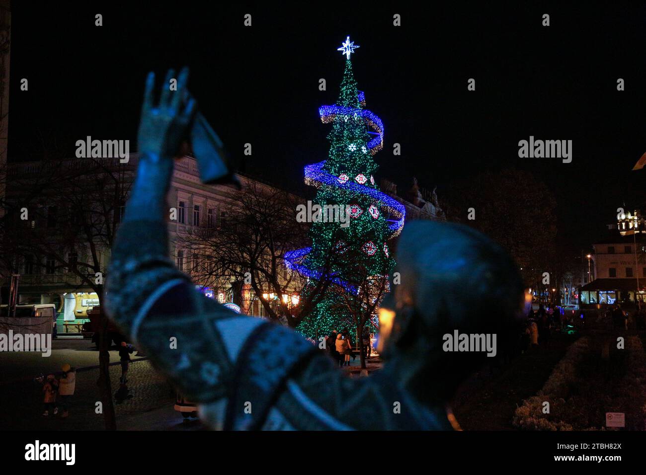 Odessa, Ukraine. Dezember 2023. Blick auf die Deribasowskaja Straße und ...