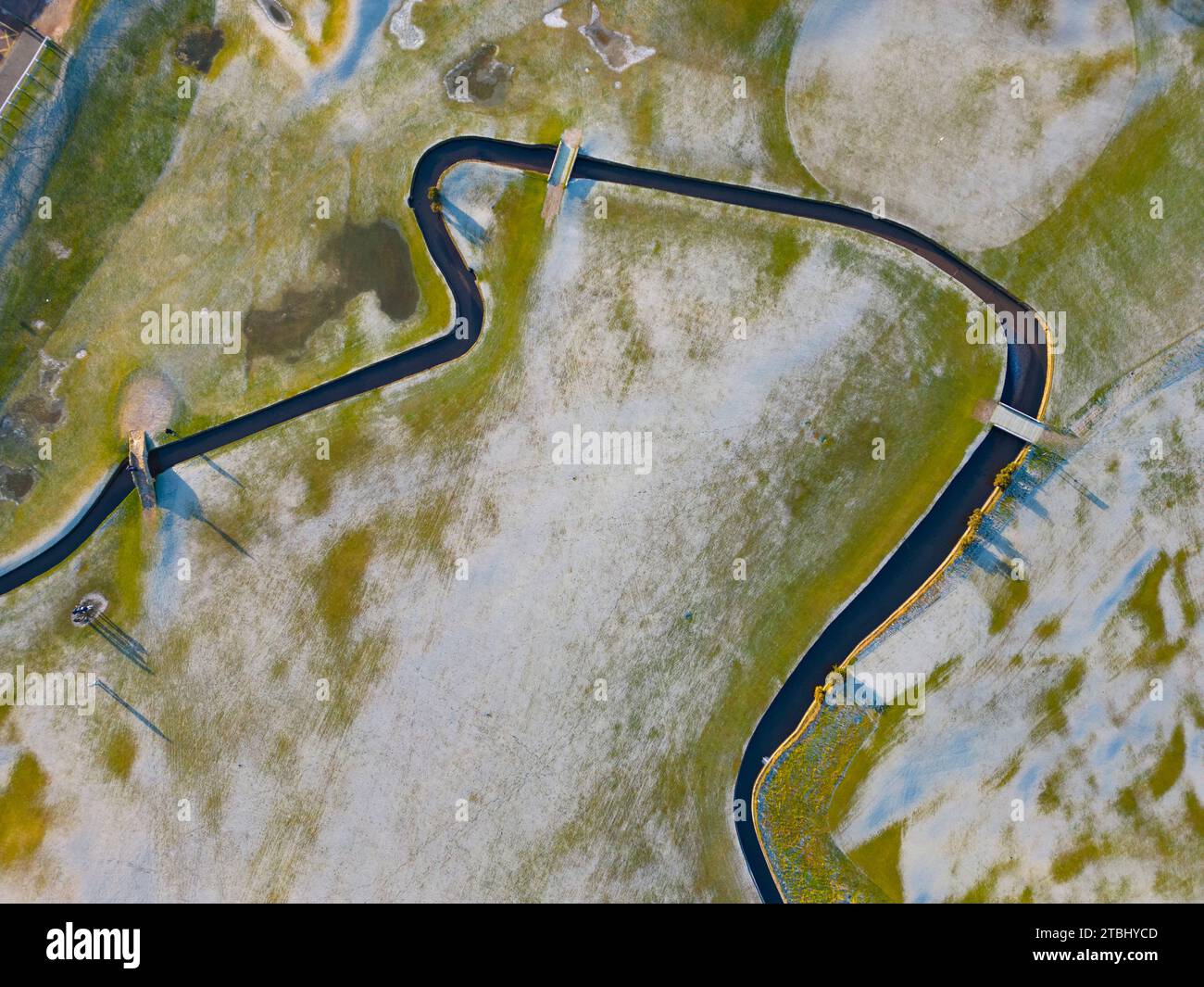 Aus der Vogelperspektive auf das 18. Fairway und die Swilcan Burn and ...