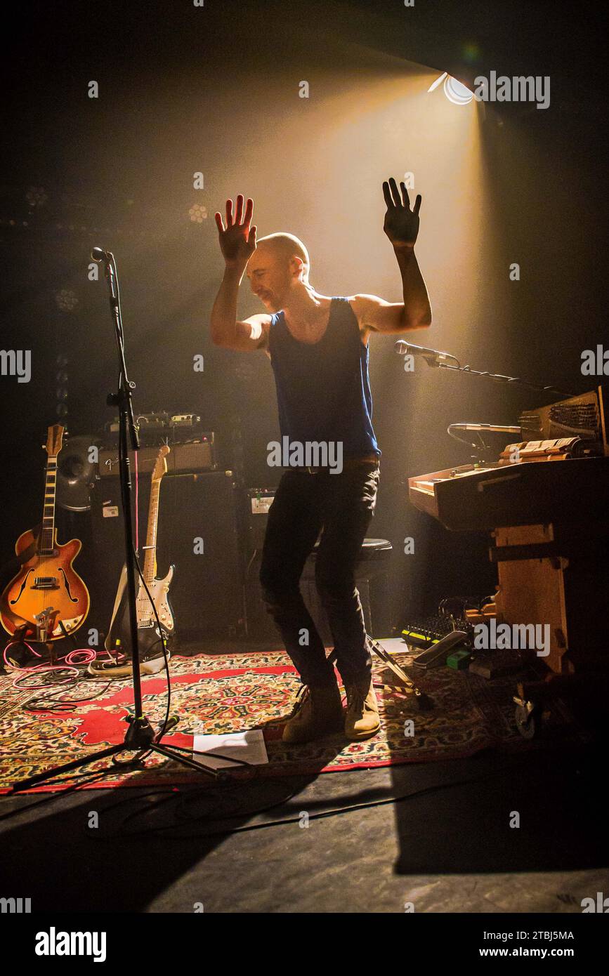 Monk Roma, Rom, Italien, 05. Dezember 2023, Truppi begrüßt das Publikum ...