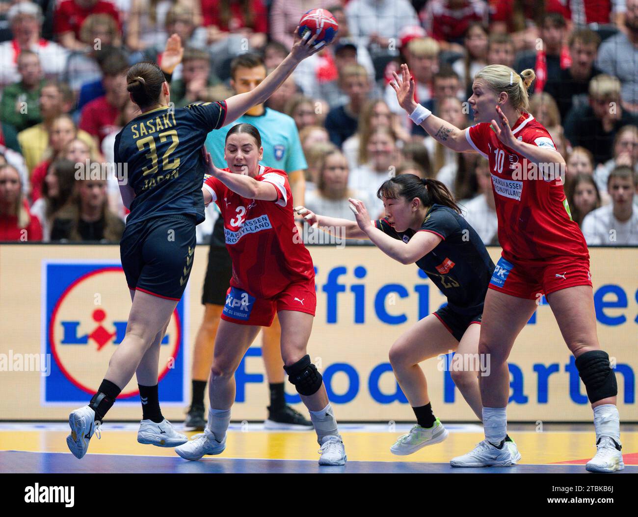 Danmarks Mie Hoejlund und Kathrine Heindahl verteidigen die Japaner Haruno Sasaki und Natsuki ...