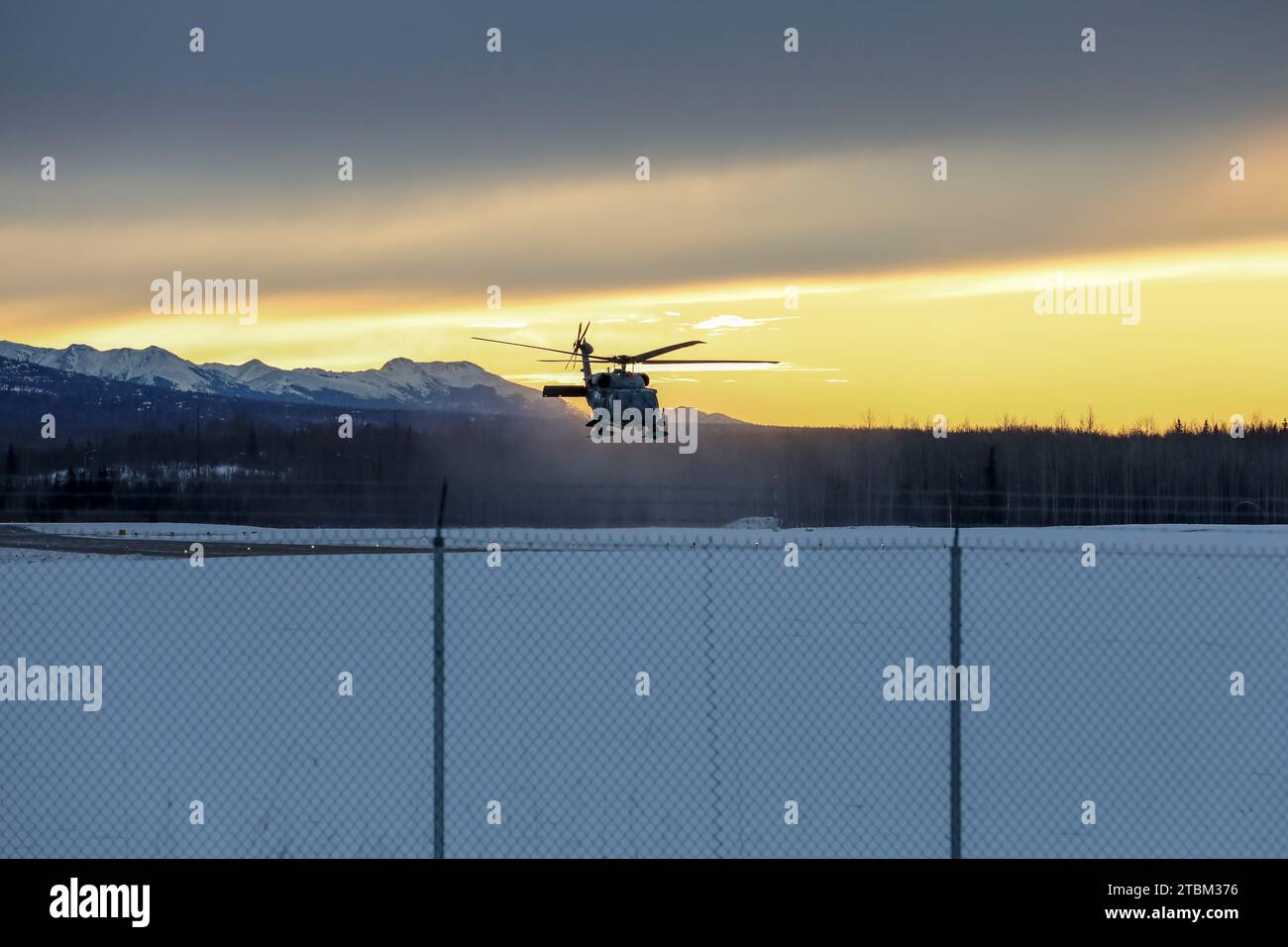 Ein Helikopter der Alaska Air National Guard HH-60G Pave Hawk von der ...
