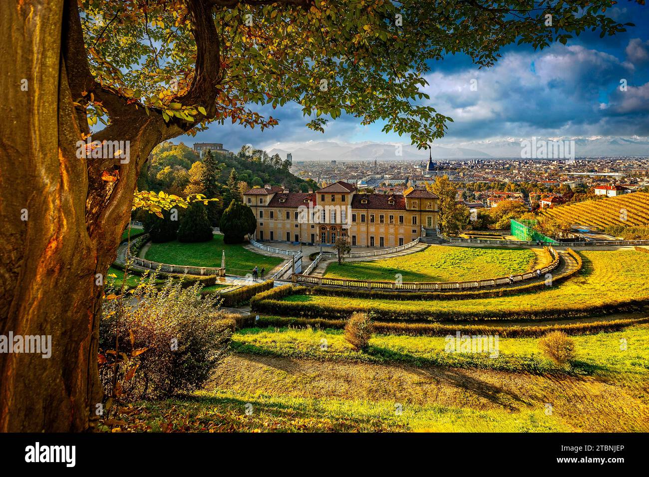 Villa dorleans -Fotos und -Bildmaterial in hoher Auflösung – Alamy