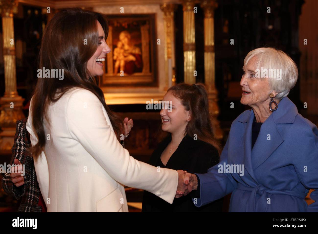 Die Prinzessin von Wales spricht mit Dame Sheila Hancock vor den Royal ...