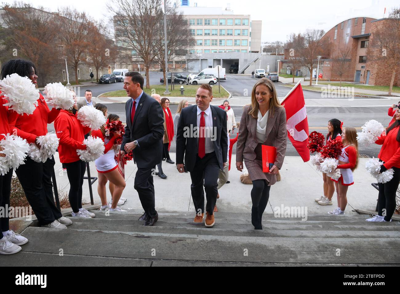 8. Dezember 2023: Cornell Big Red Cheftrainer Dan Swanstrom (Mitte ...