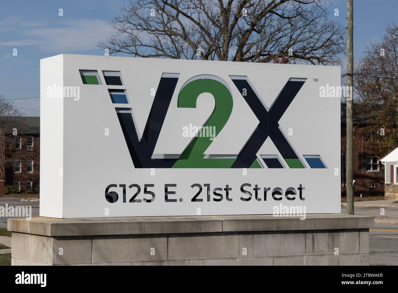 Indianapolis - 30. November 2023: Standort der V2X-Technologie. V2X kaufte eine ehemalige ...