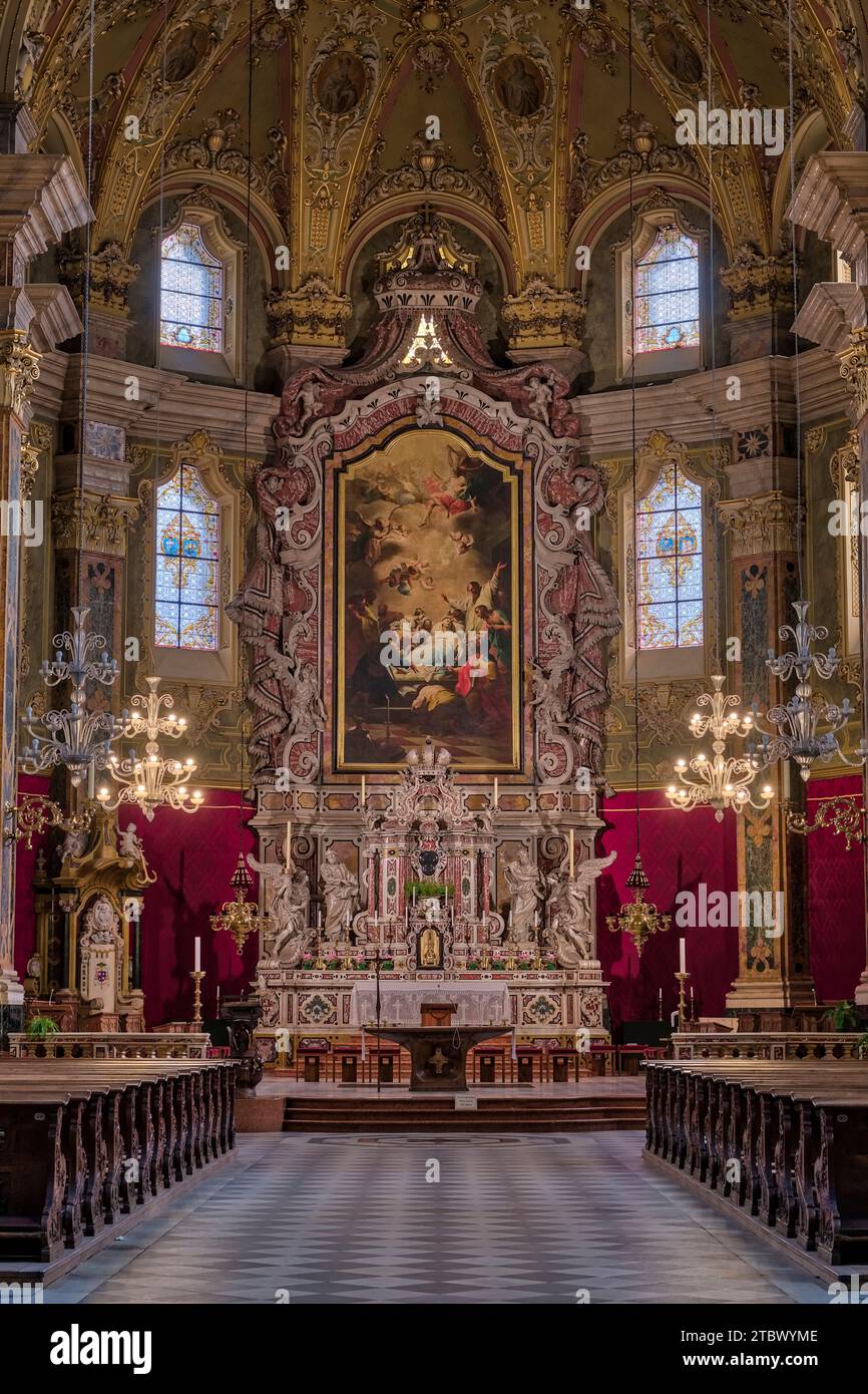 Innenarchitektur und Altar in der Kirche Kathedrale von Brixen, Duomo ...