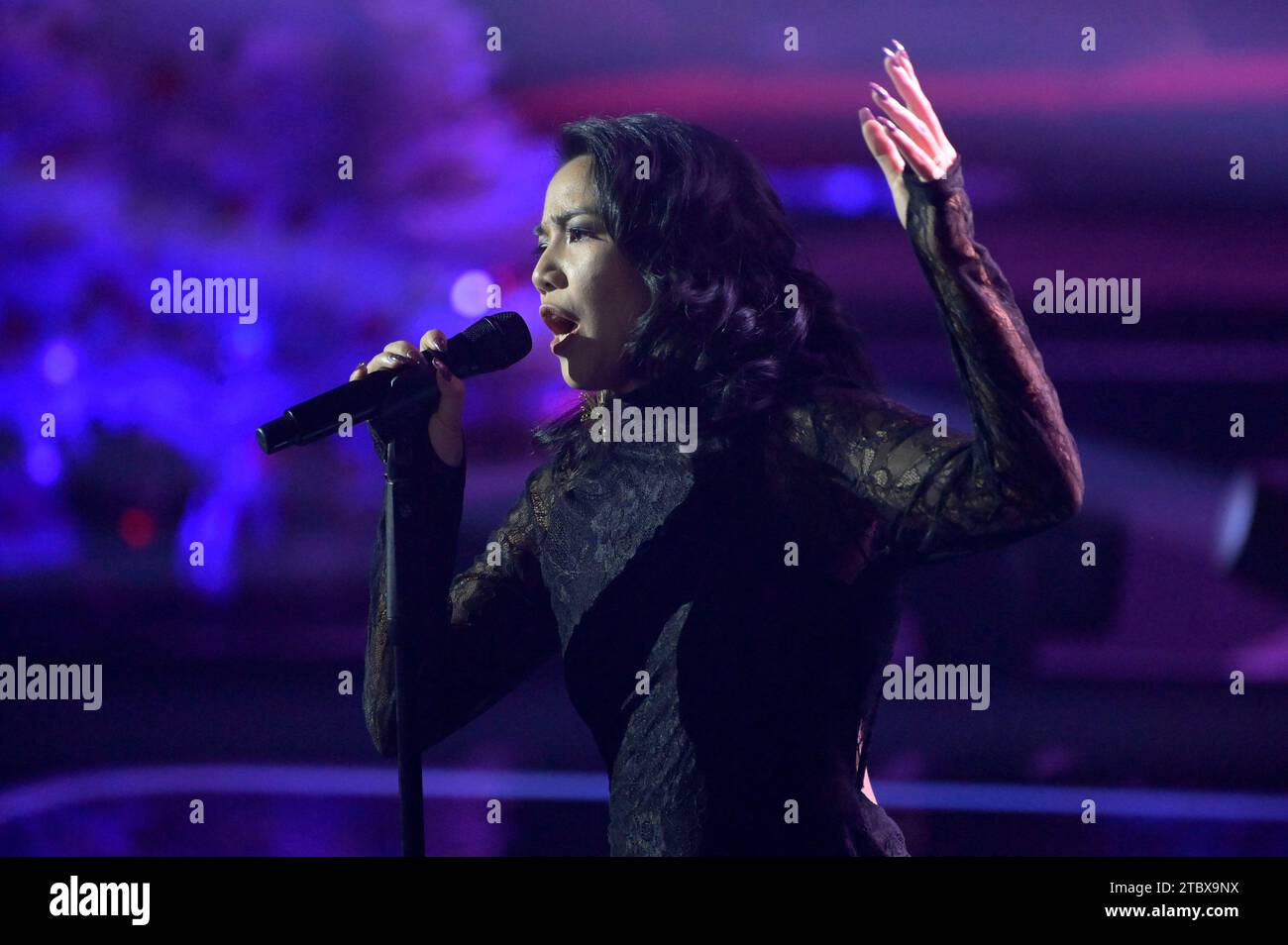 Joy Esquivias im Finale der 13. Staffel der Castingshow „The Voice of ...
