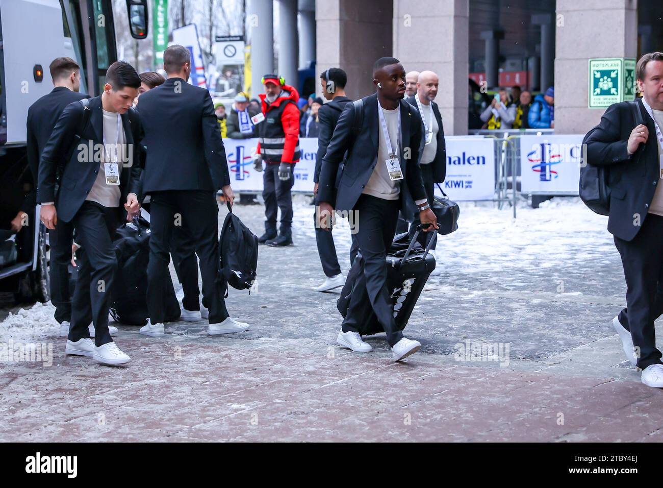 Oslo, Norwegen, 9. Dezember 2023. Brice Wembangomo von Bodø/Glimt kommt ...