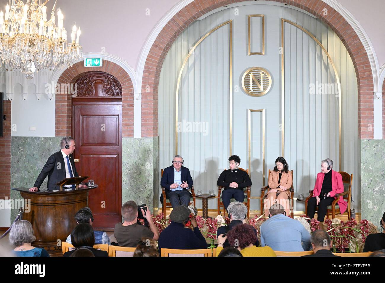 Der Leiter des norwegischen Nobelkomitees Berit Reiss-Andersen hält als ...