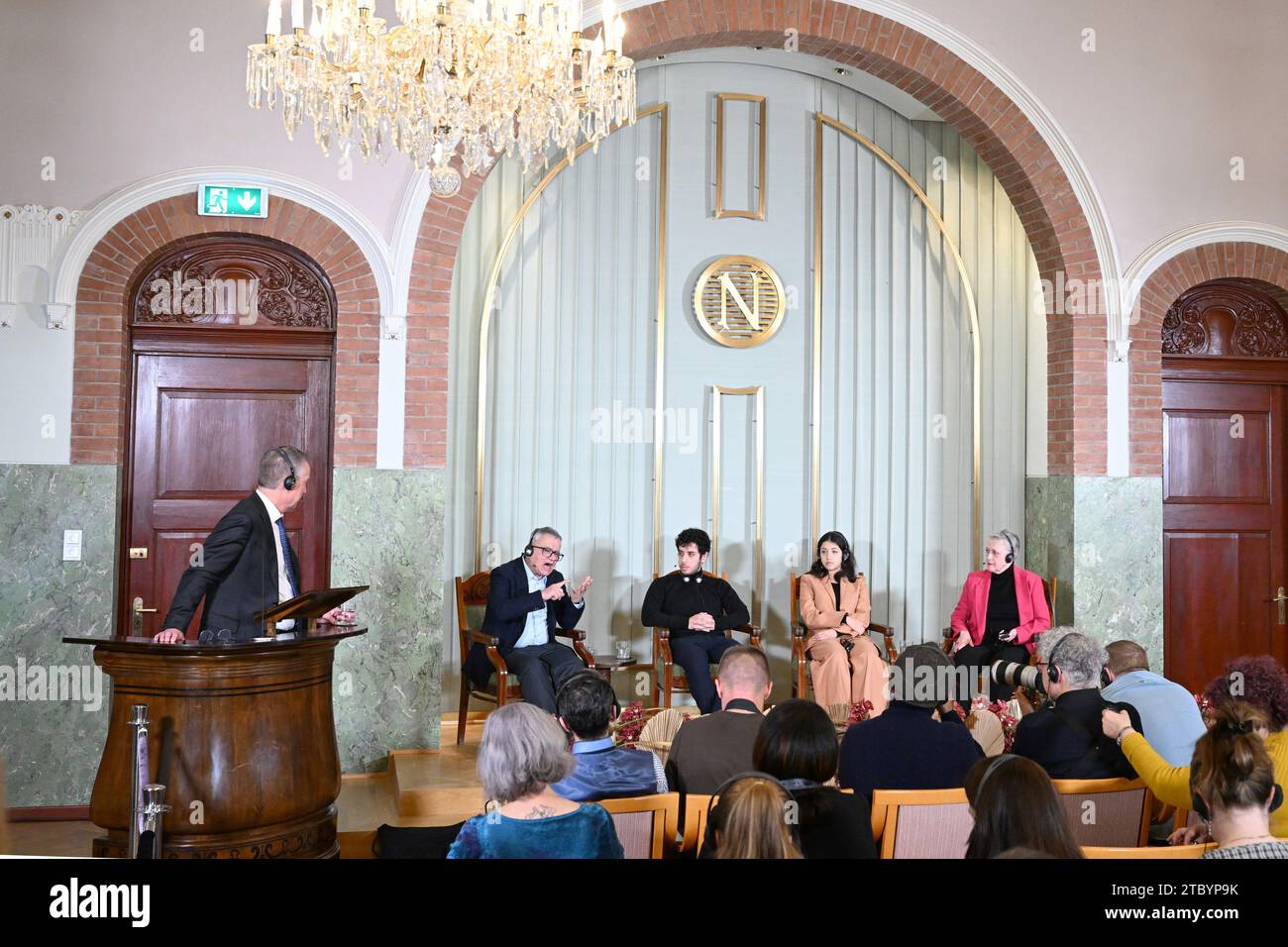 Der Leiter des norwegischen Nobelkomitees Berit Reiss-Andersen hält als ...