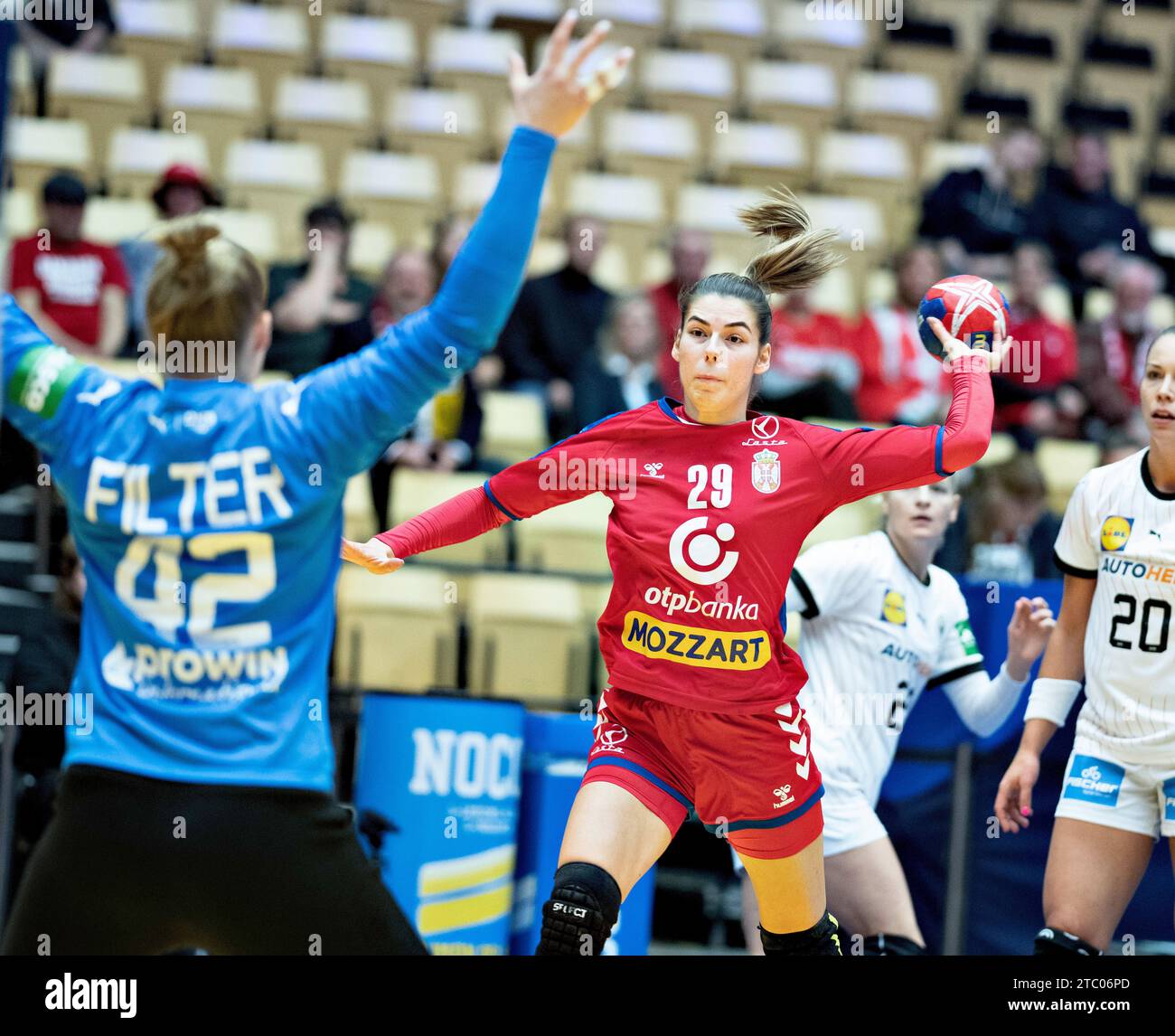 Natasa Lovric aus Serbien während des IHF Handball-WM-Spiels der Frauen zwischen Serbien und ...