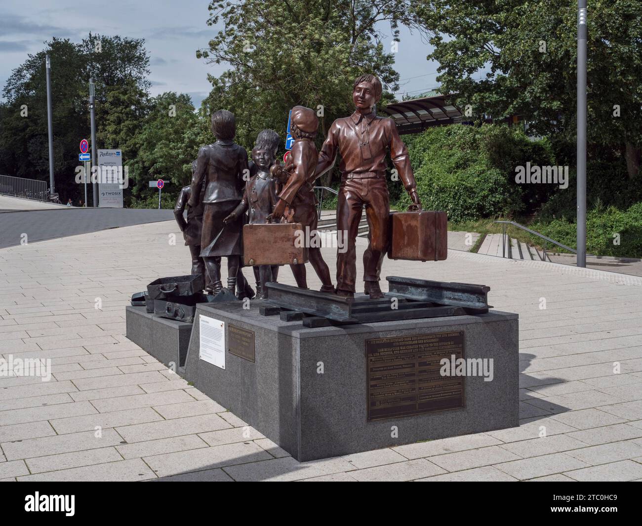 Das Denkmal „Kindertransport – der letzte Abschied“ von Frank Meisler ...