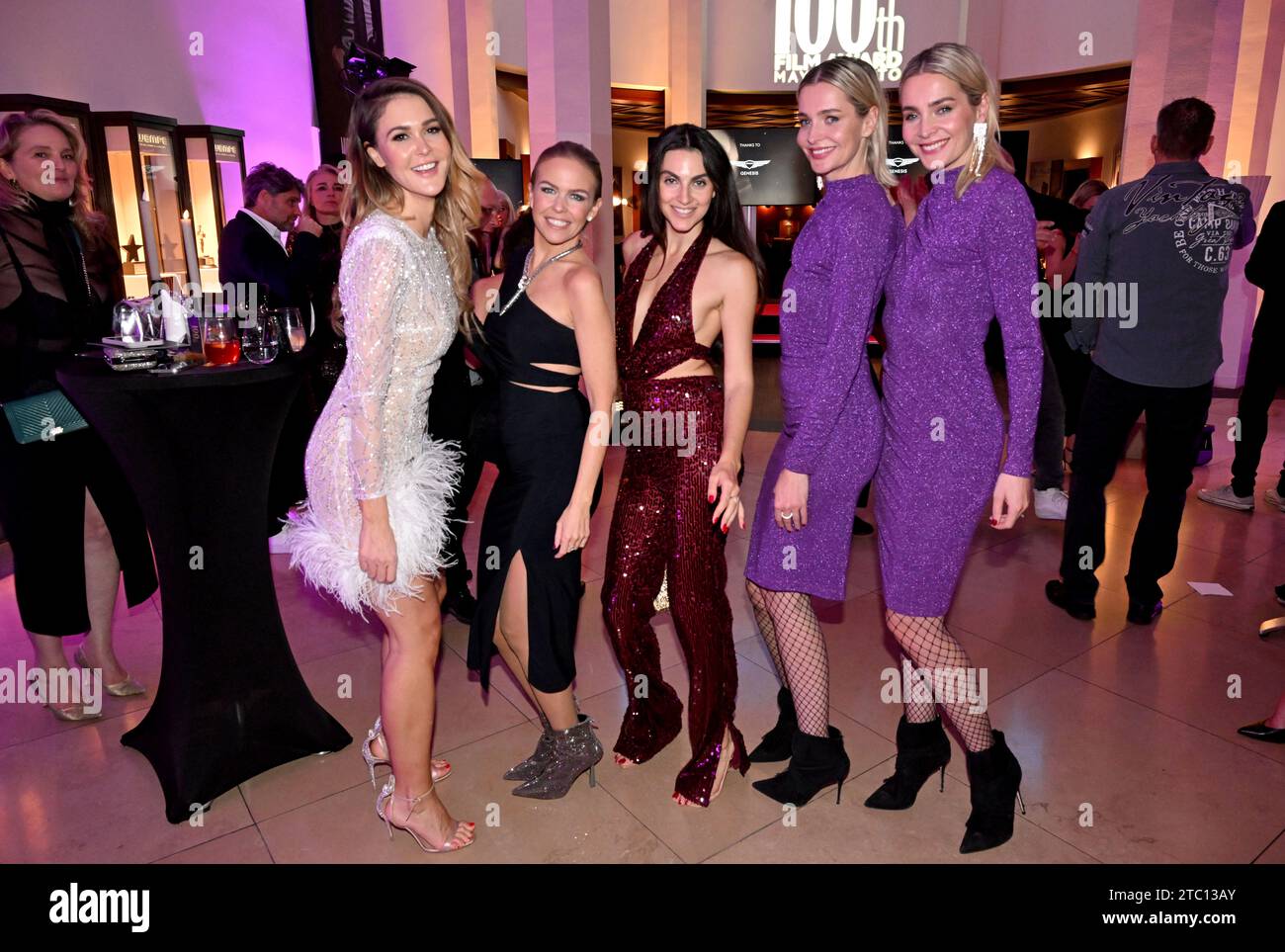 München, Deutschland. Dezember 2023. Influencer Julia Haupt (l-r ...