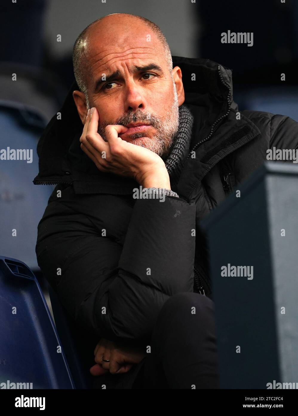 Manchester City Manager Pep Guardiola Blickt Vor Dem Spiel Der Premier