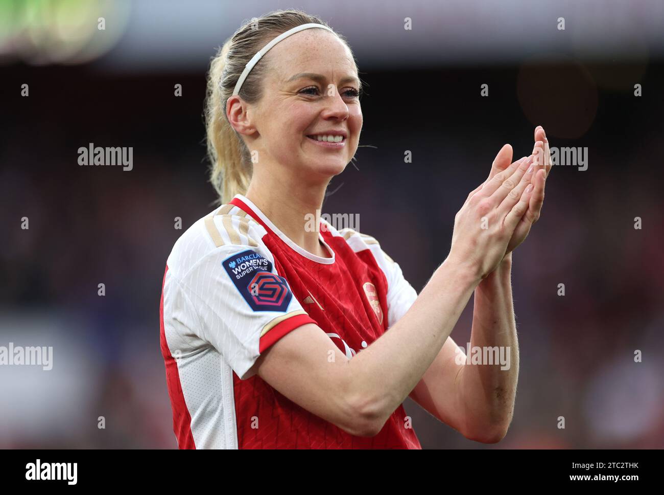 Amanda Ilestedt von Arsenal lobt die Fans nach dem Spiel der Barclays ...