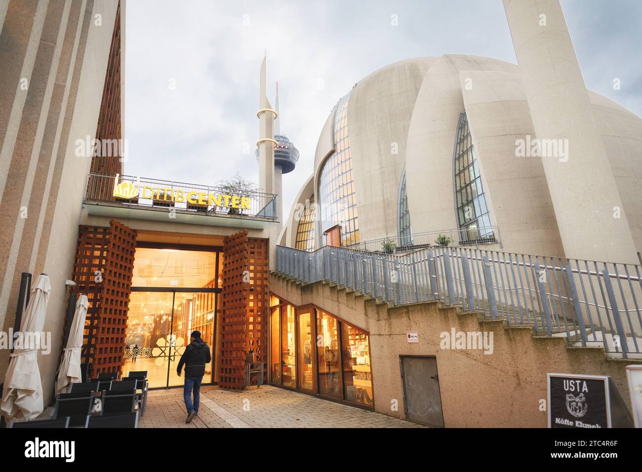 Köln, Deutschland 23. November 2023: Eingang zum ditib-Zentrum und der ...