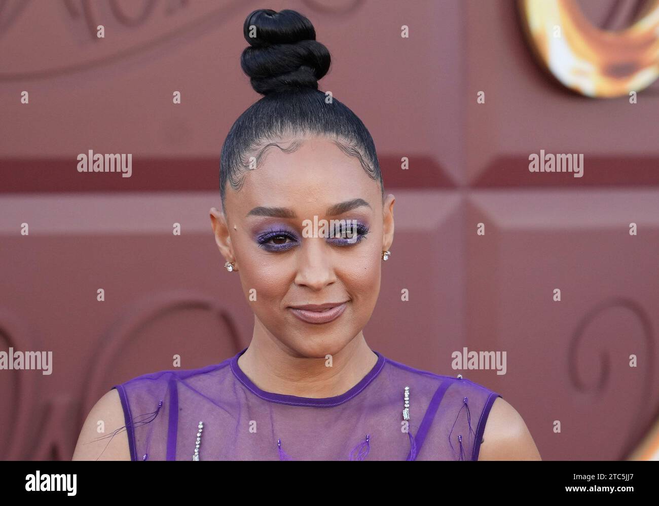 Los Angeles, USA. Dezember 2023. TIA Mowry kommt bei Warner Bros. An ...