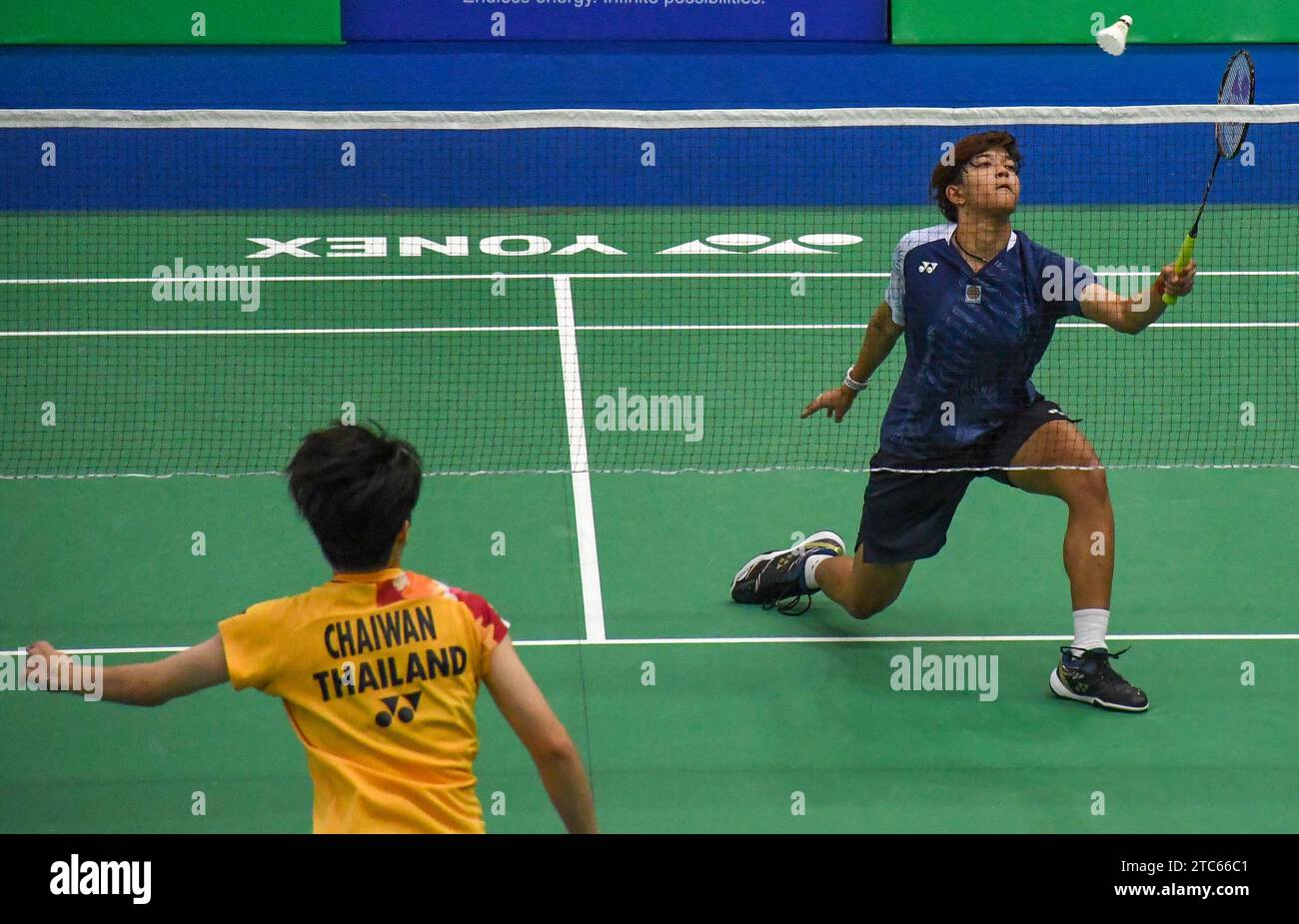 Guwahati, Indien. Dezember 2023. Ashmita Chaliha (blau) aus Indien tritt im First Round Match ...