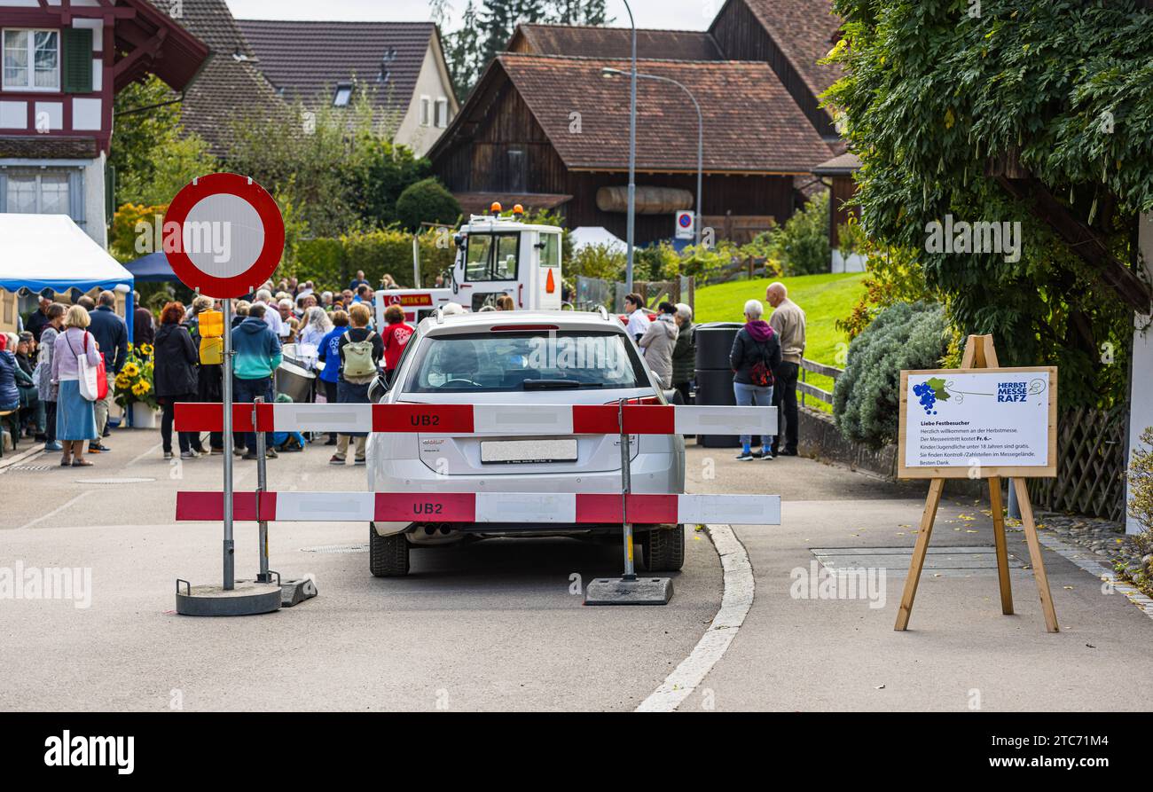 Herbstmesse Rafz ein von mehreren Eingängen zur Herbstmesse Rafz. Der ...