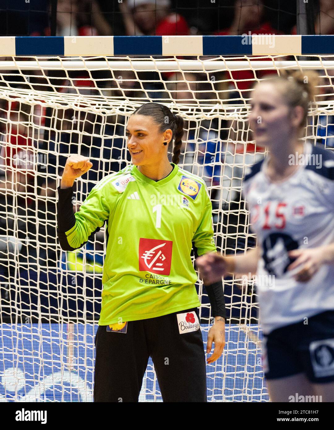 Trondheim, Norwegen, 10. Dezember 2023: Torhüterin Laura Glauser (1 ...