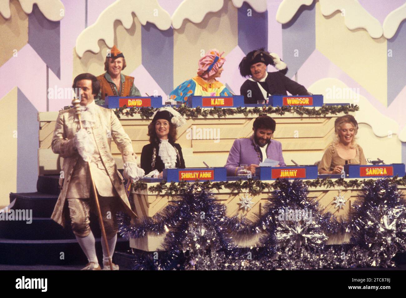 Aktenfoto vom 11/80 der Weihnachtsausgabe von Blankety blank. Gastgeber ...
