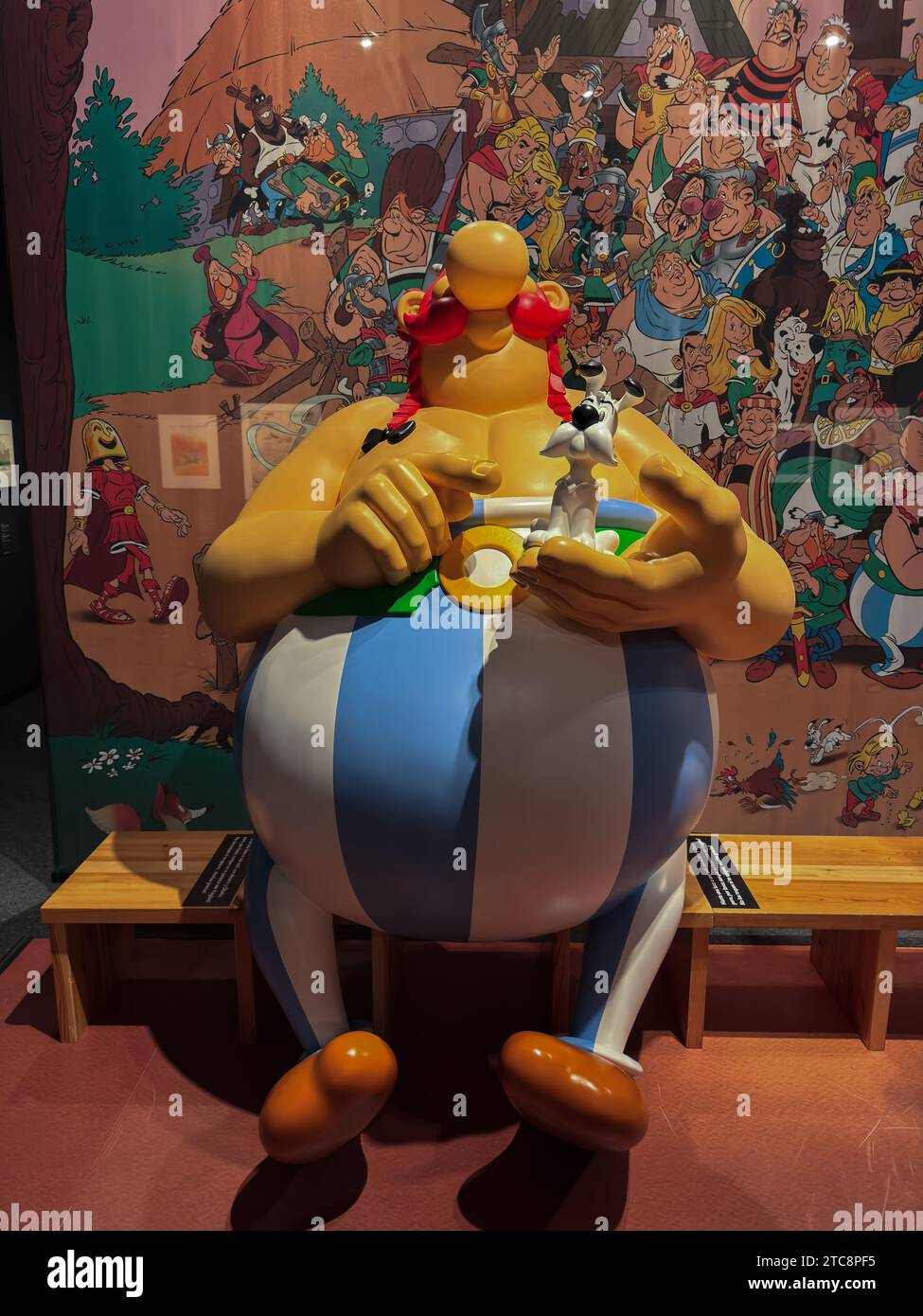 Figuren aus dem Asterix- und Obelix-Comic. Die Ausstellung „Comic ...