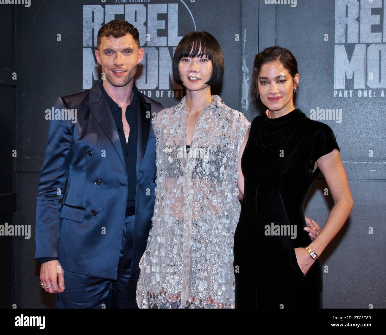 Tokio, Japan. Dezember 2023. (L-R)die Schauspieler Ed Skrein, Bae doona ...