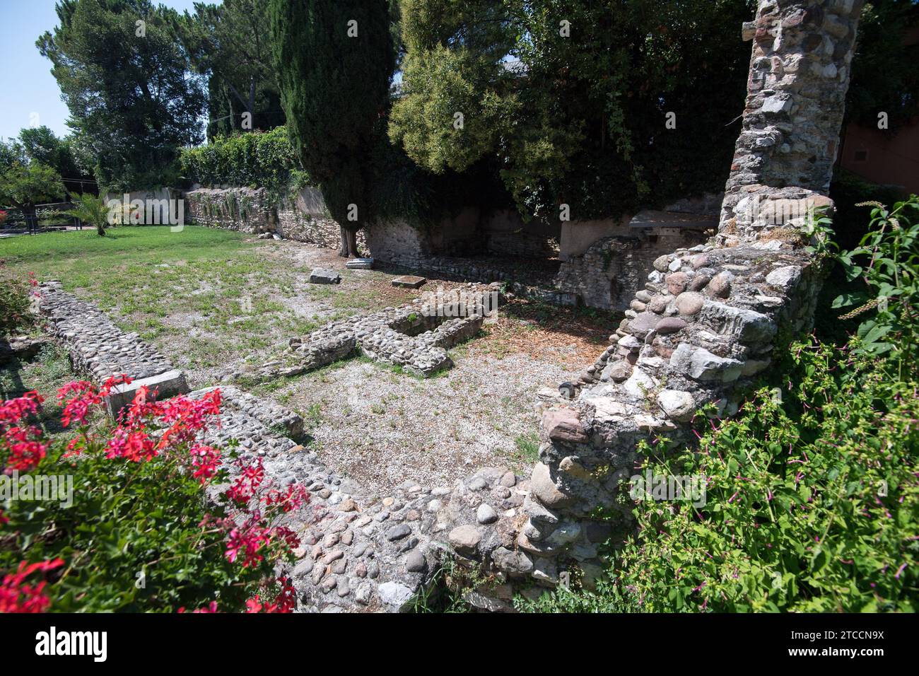 Sirmione monastero longobardo di san salvatore -Fotos und -Bildmaterial ...