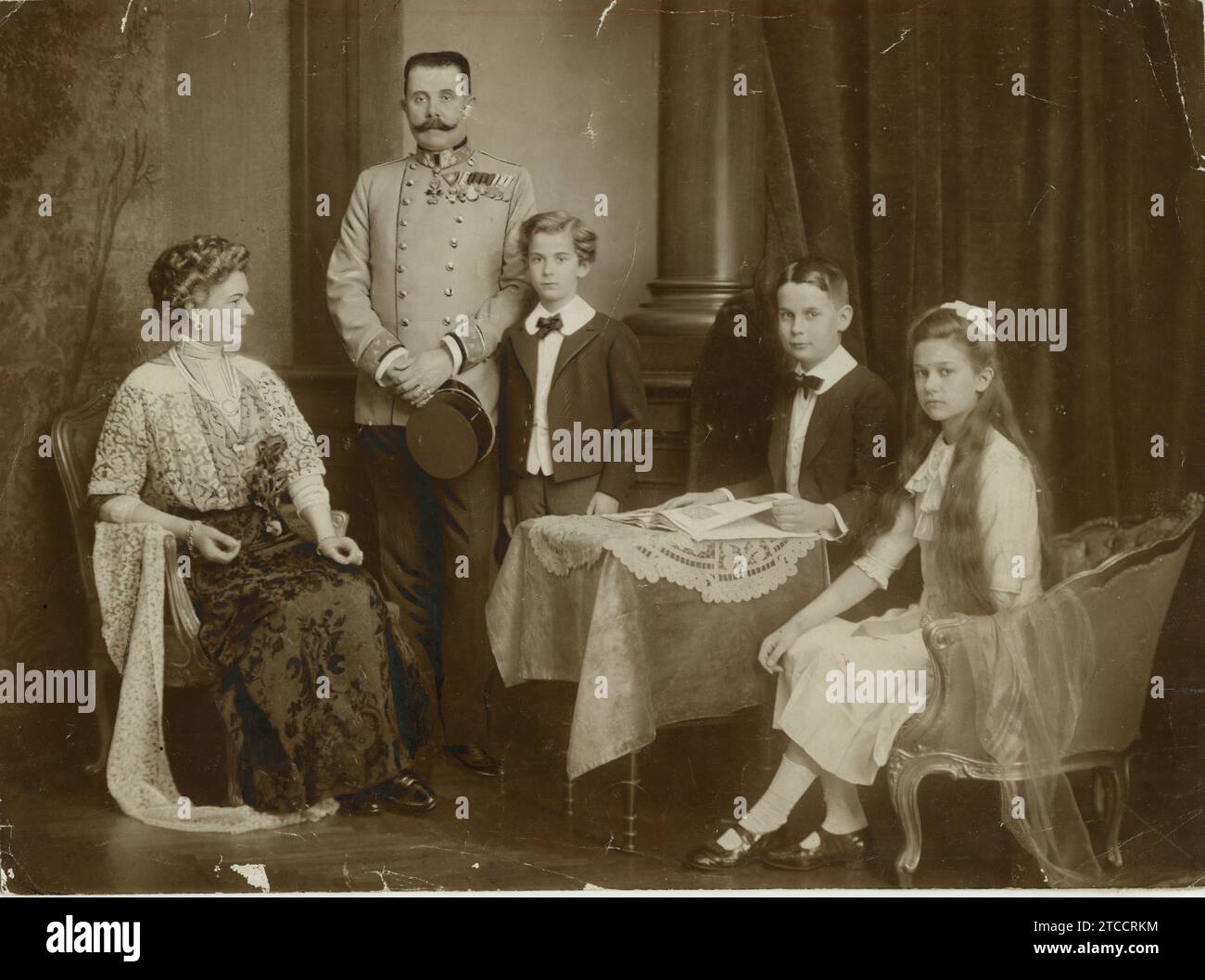 Wien. 1913. Familienfoto des Erzherzogs Franz Ferdinand von Österreich ... Wien. 1913. Familienfoto des Erzherzogs Franz Ferdinand von Österreich ...